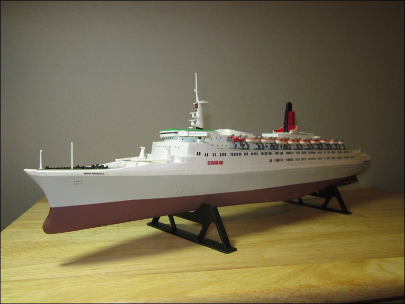 Airfix 1/600 Queen Elizabeth 2 (06203) - - The Airfix Tribute Forum