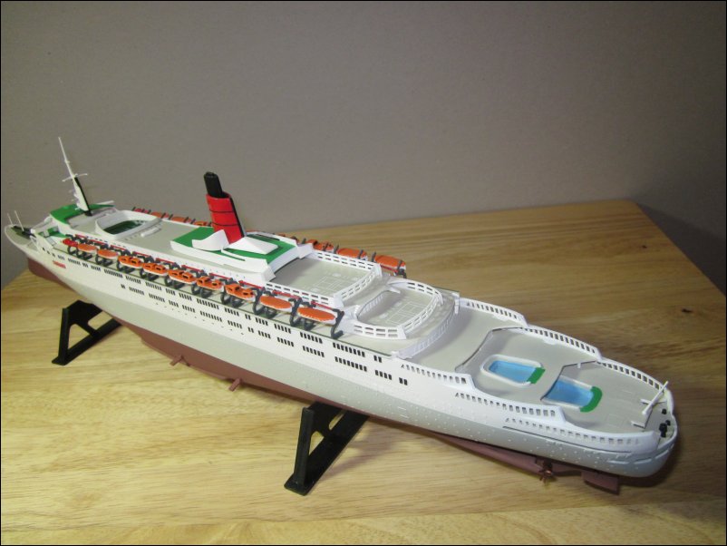 Airfix 1/600 Queen Elizabeth 2 (06203) - - The Airfix Tribute Forum