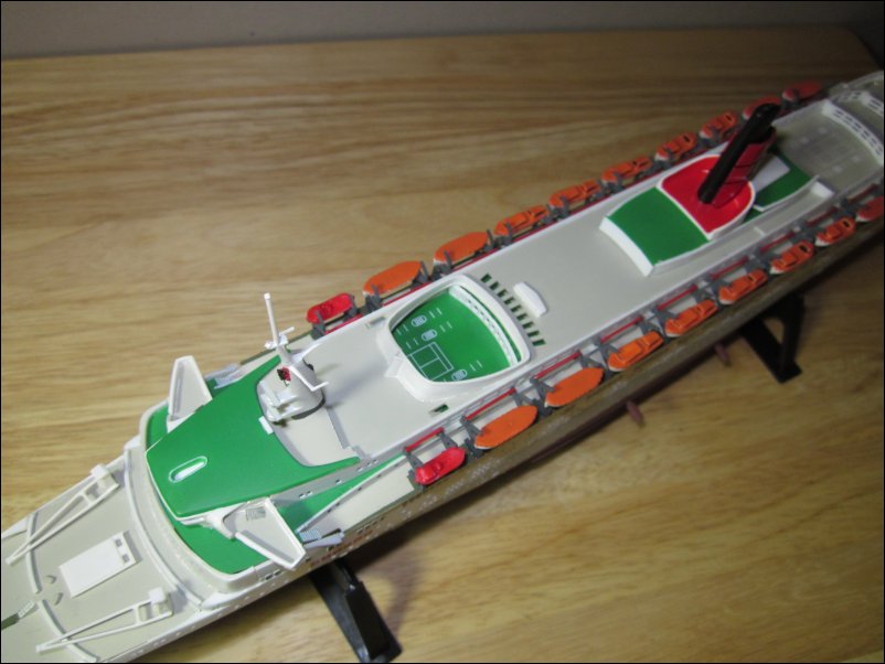 Airfix 1/600 Queen Elizabeth 2 (06203) - - The Airfix Tribute Forum